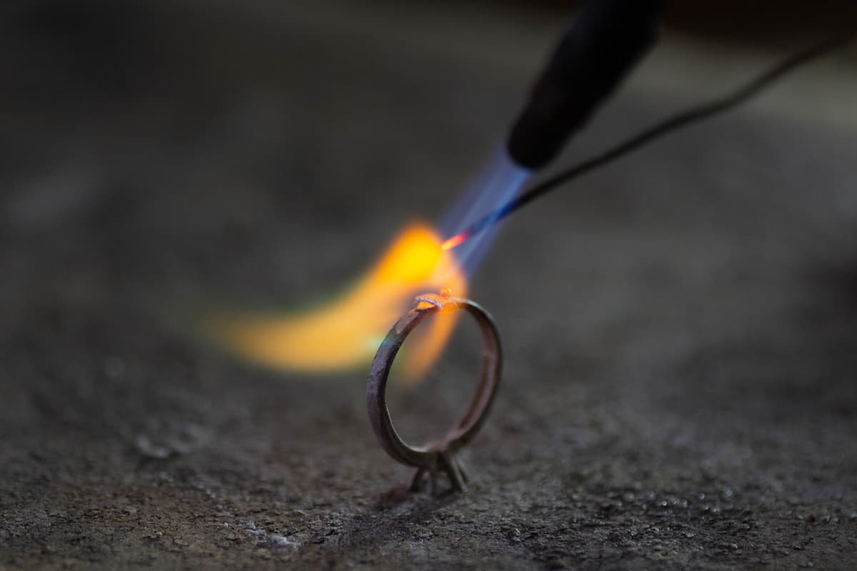Jeweler's Torches Explained: What Kind Do You Need? - Ganoksin Jewelry ...