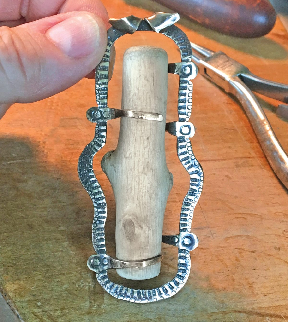 How to Mount Objects in Metal Frames - Ganoksin Jewelry Making Community