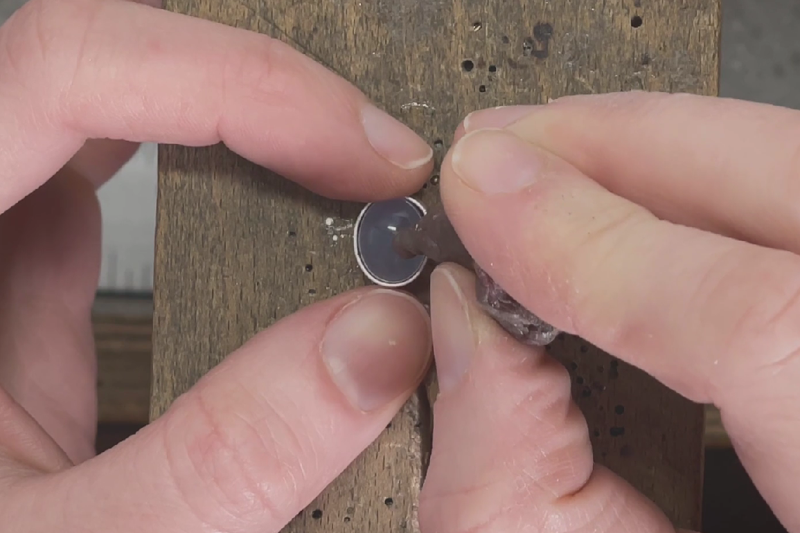 How to Make and Set a Cabochon Bezel - How-To Video - Ganoksin Jewelry ...