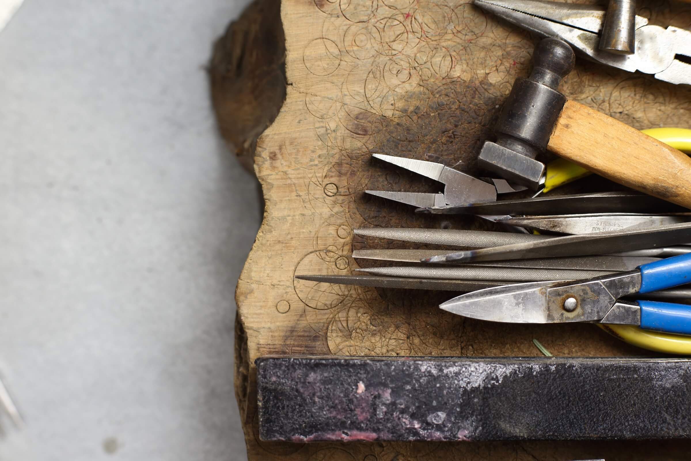 Jewelry-Making Tools: Our Definitive Guide To The Best On The Market