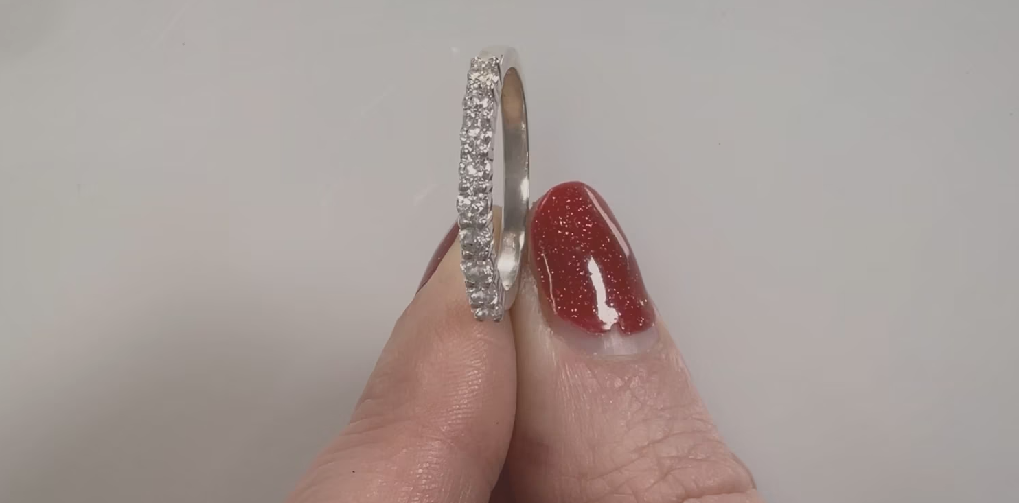 How to Create a Shared Prong Setting - How-To Video - Ganoksin Jewelry ...